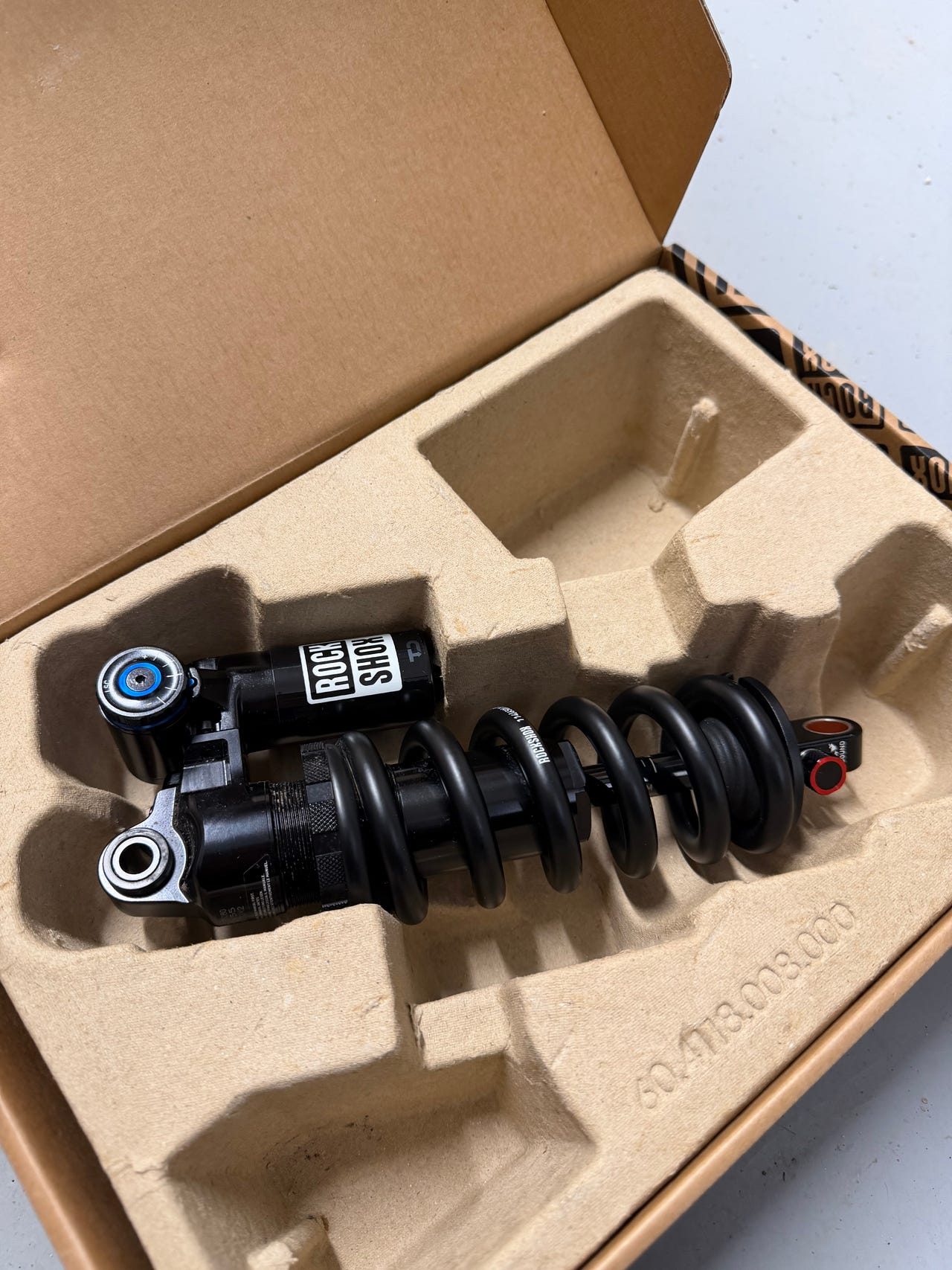 RockShox Vivid Ultimate Coil RC2T – 210×55 – 650 lb – Levo Gen3 – som ...