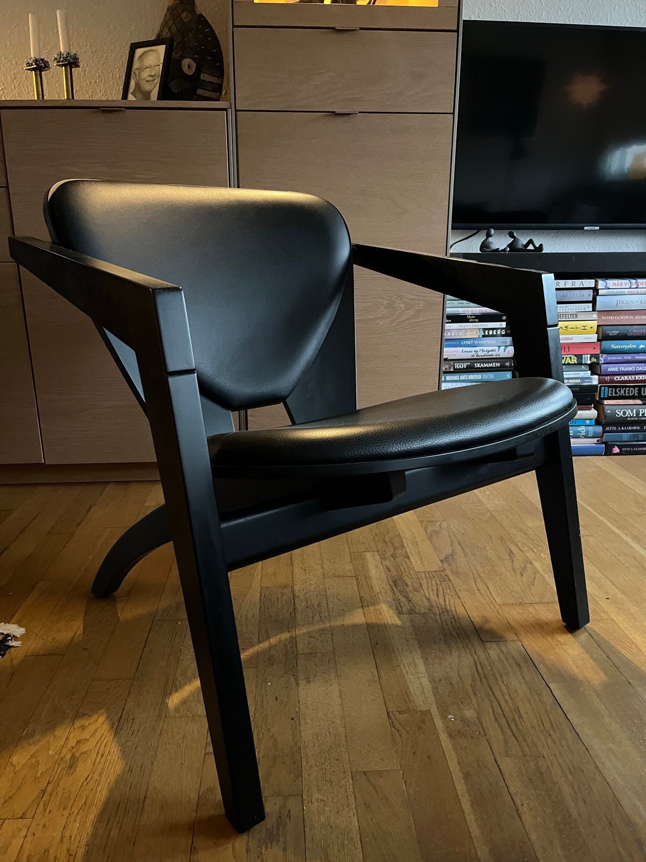 Fritz Hansen Hans J Wegner Lænestol Sort Læder Træ | DBA