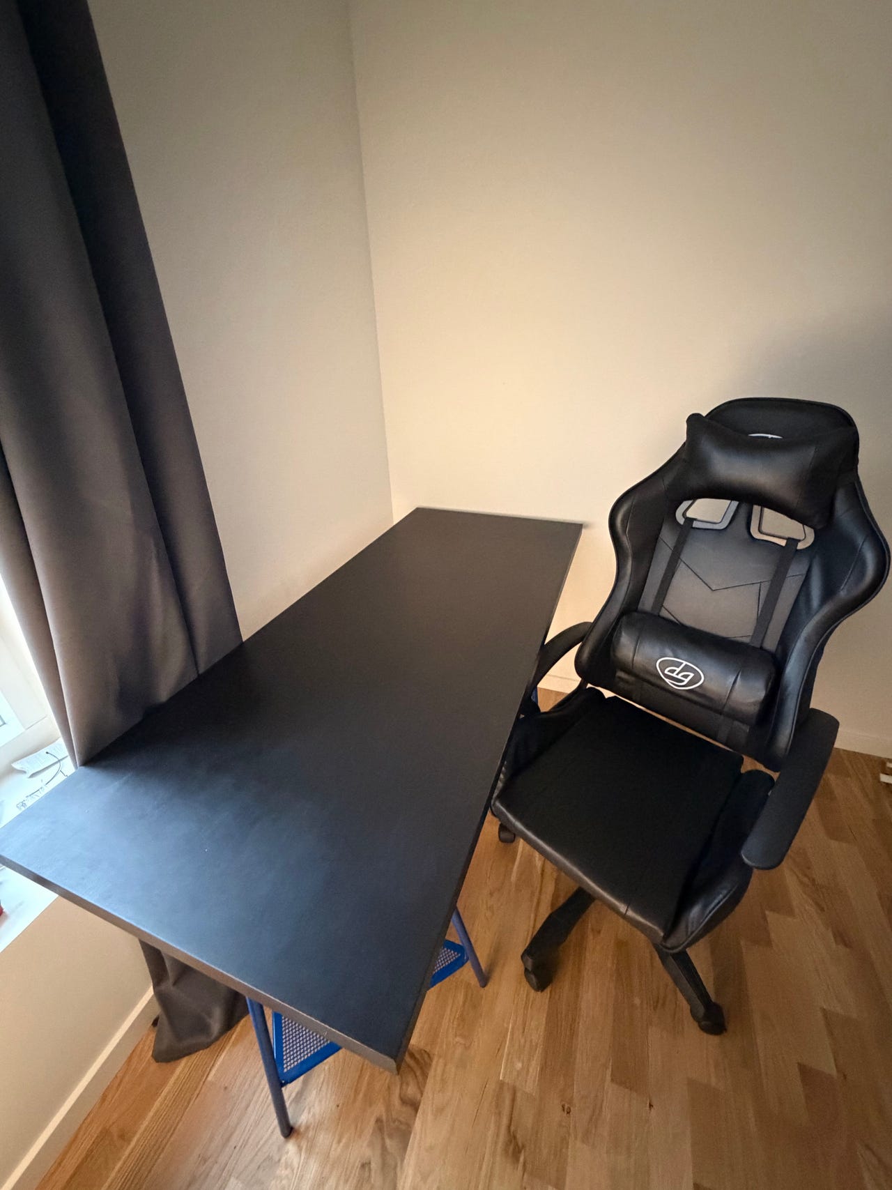 Dacota Gaming Falcon gaming stol & IKEA 140x80cm bord | DBA