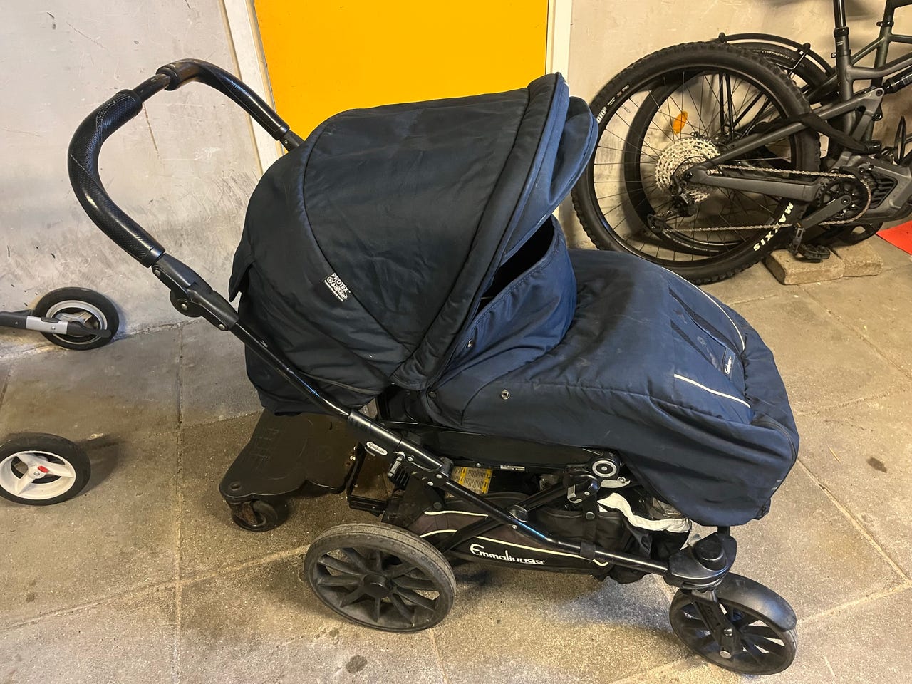 Emmaljunga combivogn/barnevogn sælges – Super Nitro, mørkeblå | DBA
