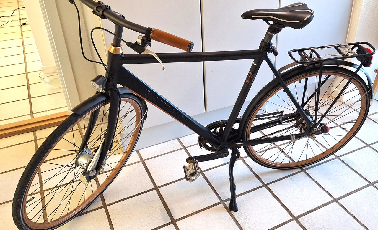 Flot sort cykel med kobberbrune stafferinger. 56 cm stelstørrelse | DBA