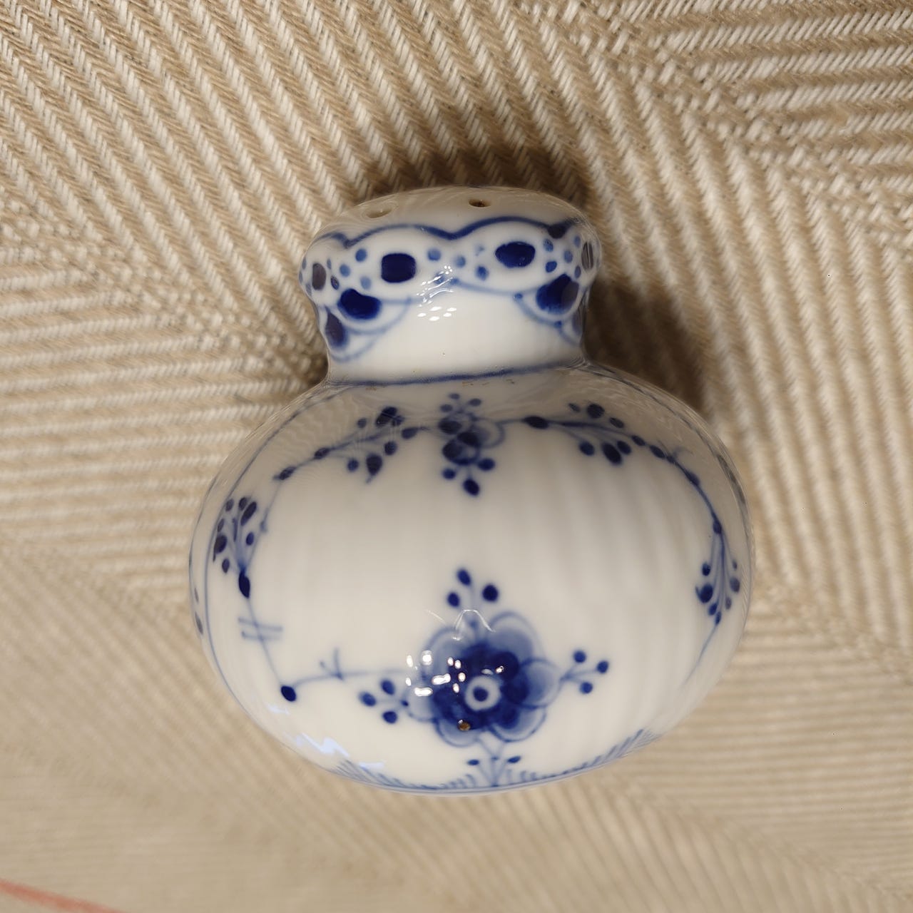 Royal Copenhagen salt strøer, Musselmalet nr. 1/712 | DBA