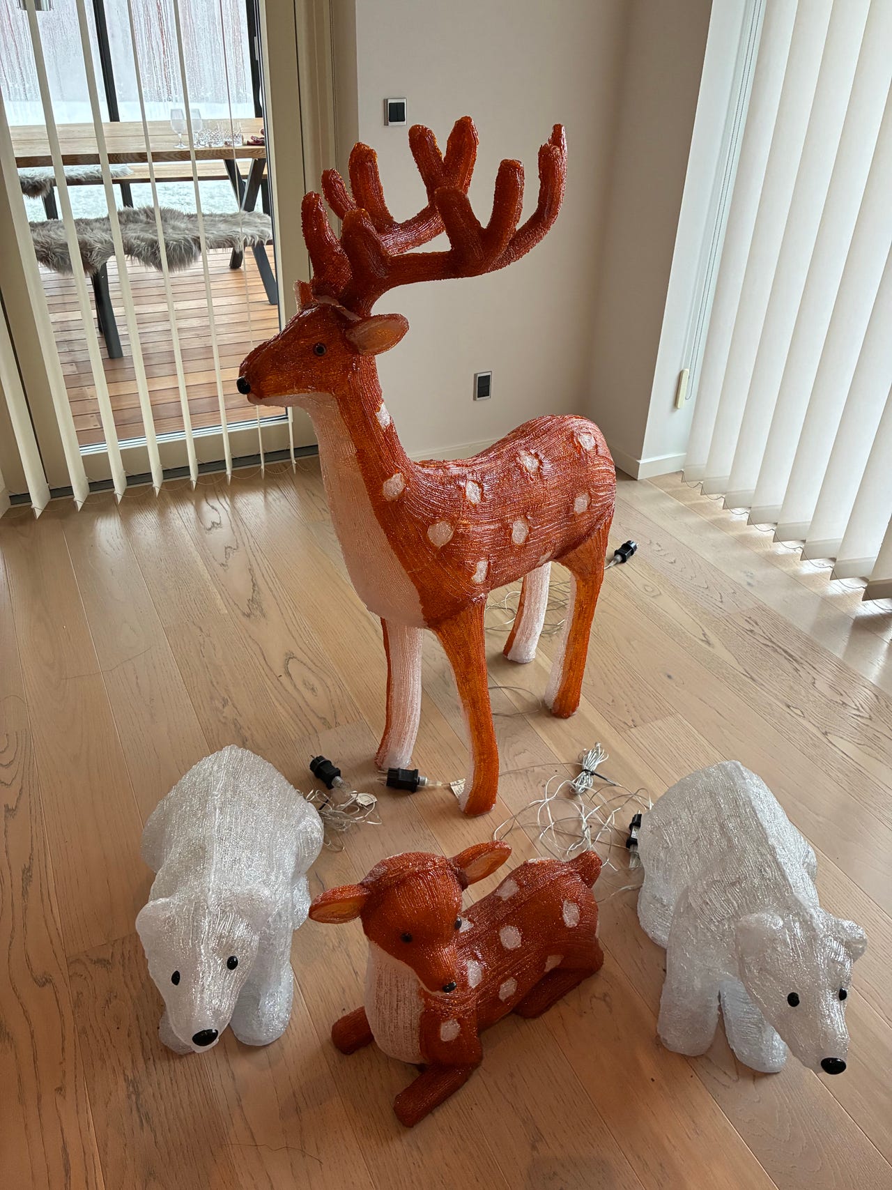 Flotte julefigurer med LED – rensdyr 125 cm + 3 mindre figurer | DBA