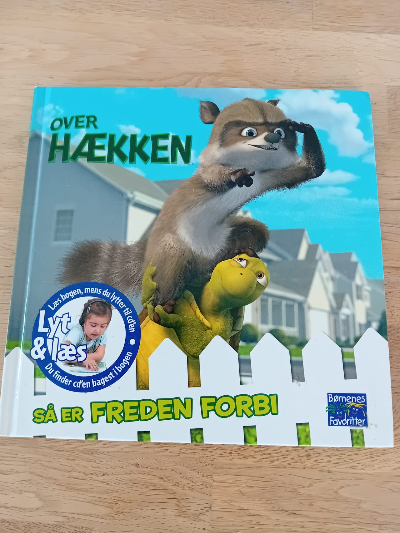 Over hækken af Erica David | DBA