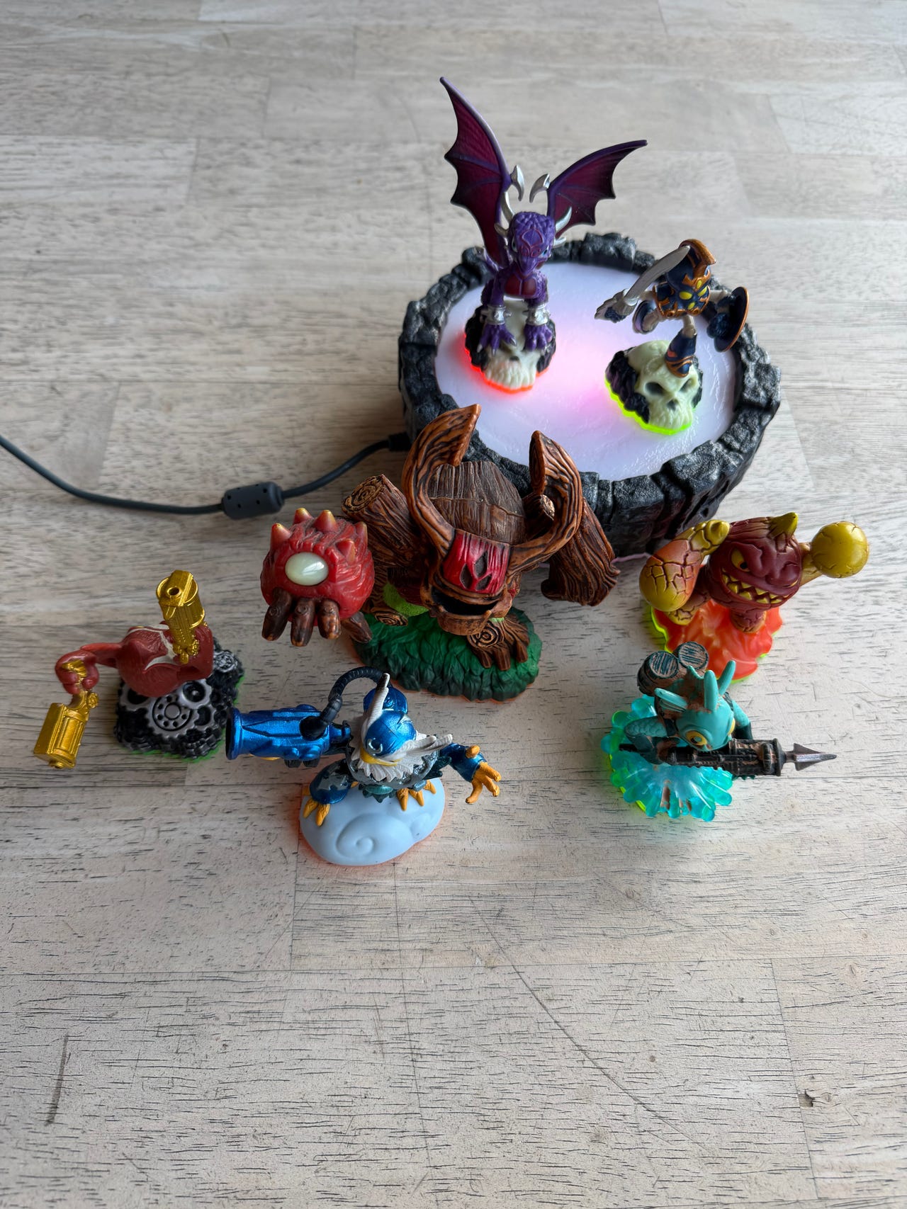 Skylanders Figurer med base og spil | DBA