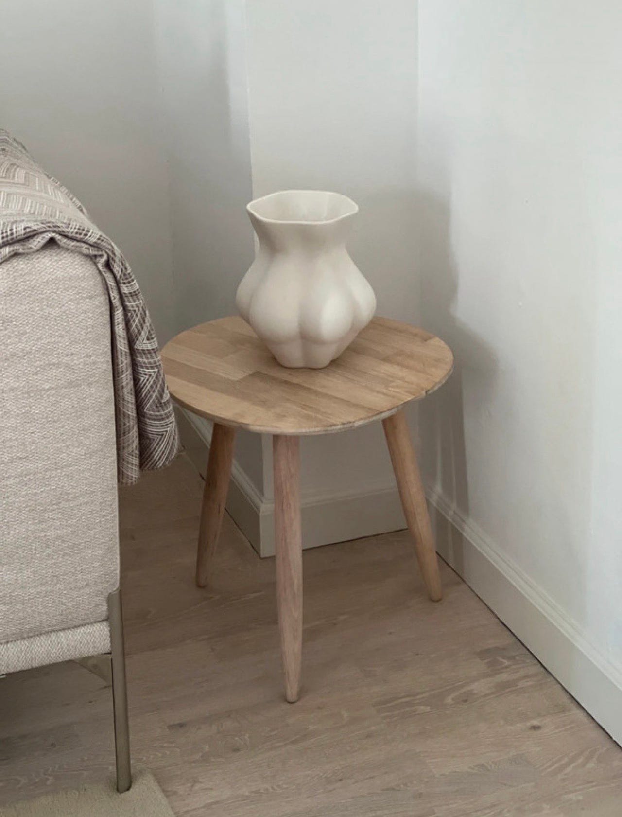 Smukt lille bord i massiv eg | DBA