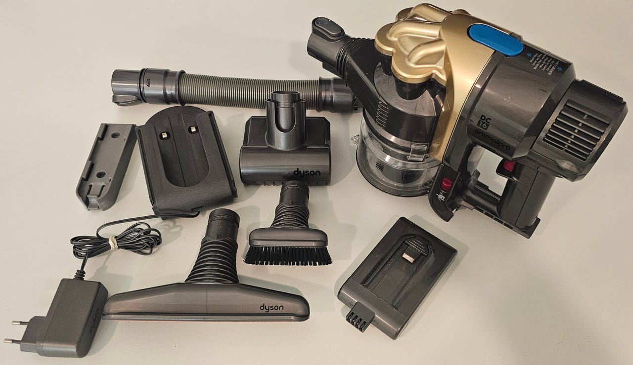 Dyson DC16 Animal Pro med vægophæng og tilbehørssæt | DBA