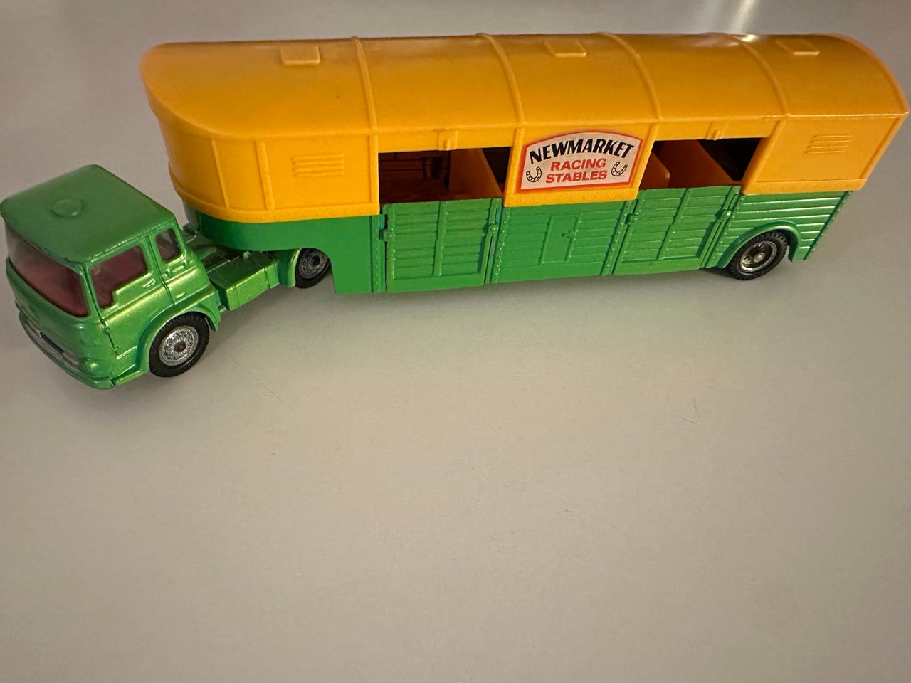 Gorgi Toy Lastbil med hestetrailer Grøn og Gul | DBA