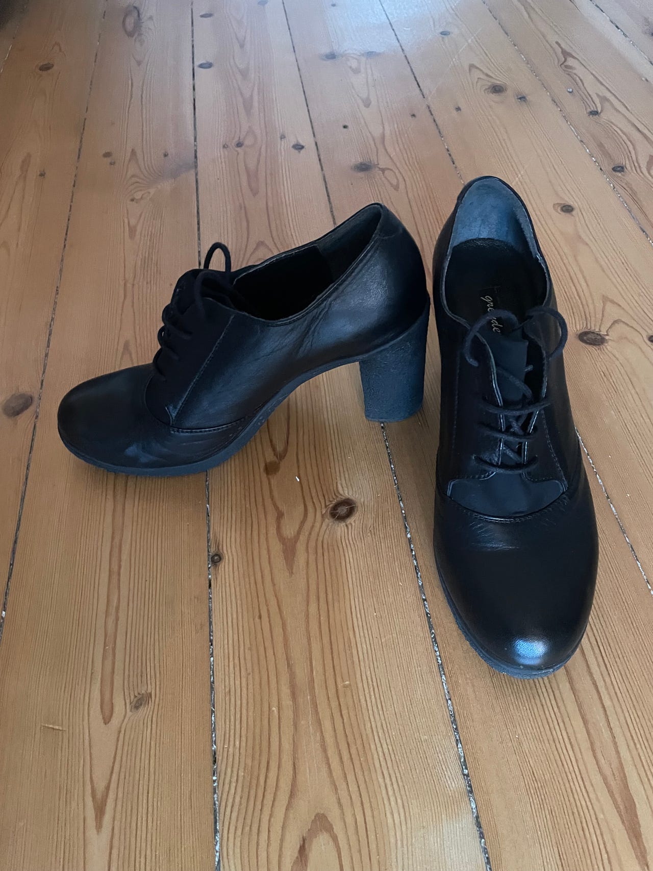 Elegante, nye sko i 80'er-stil. | DBA
