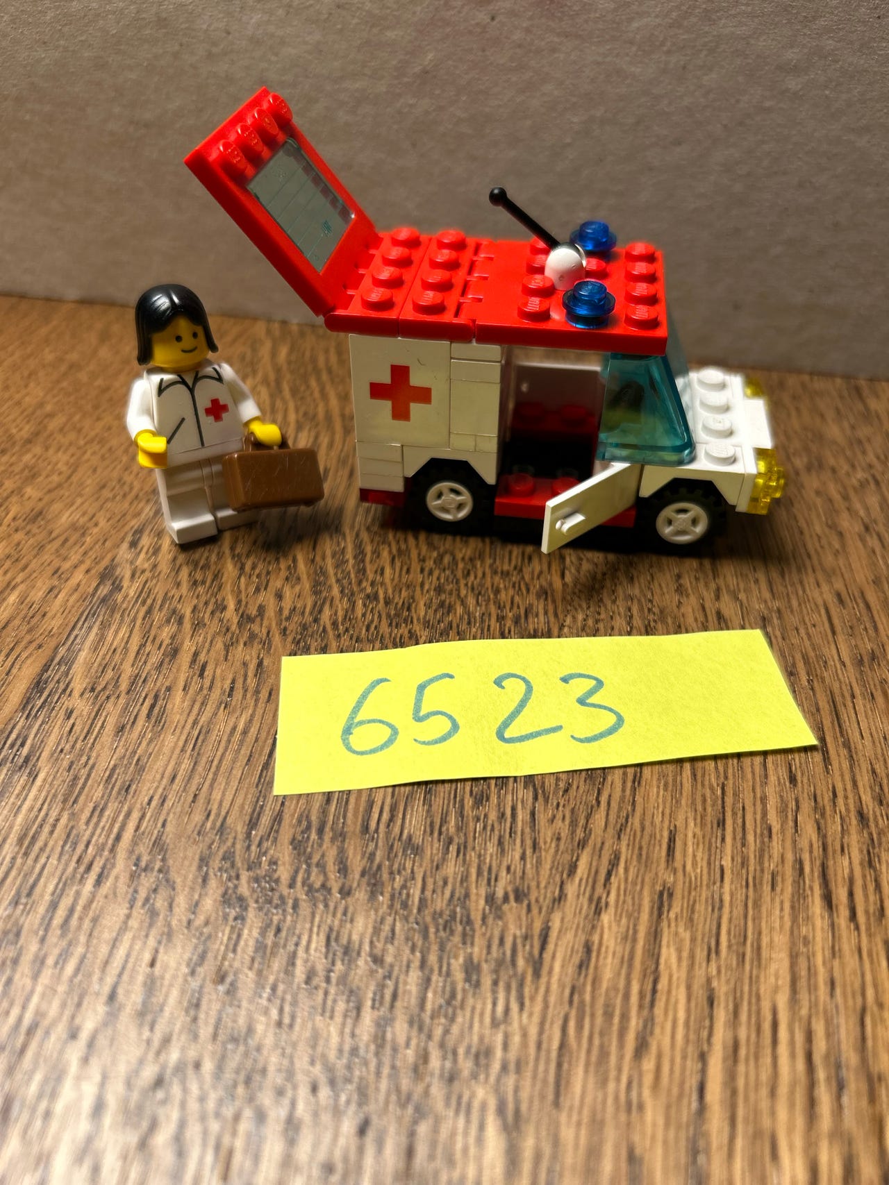 LEGO City Ambulance med figur 6523 (1987) | DBA