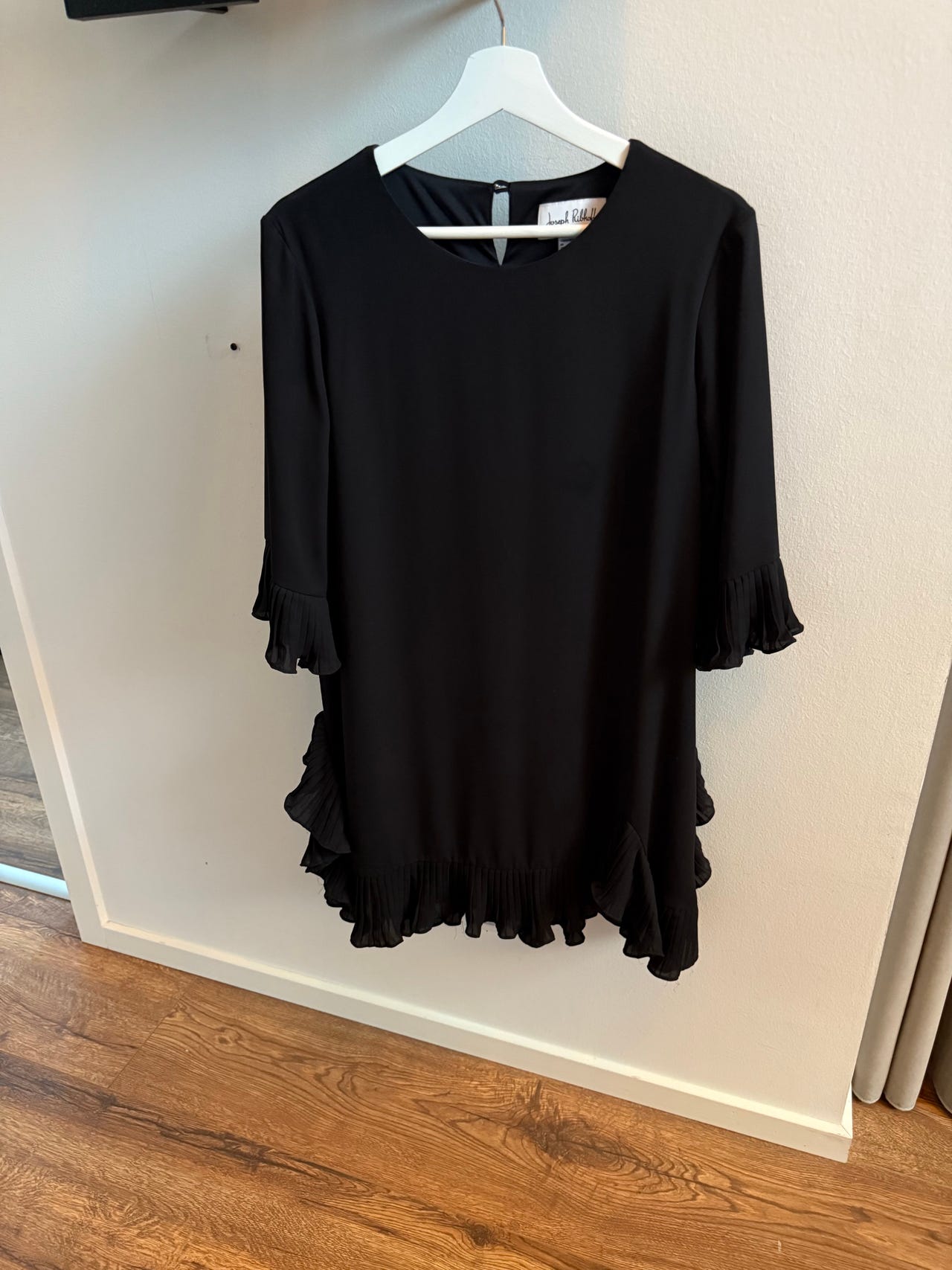 Lille sort med flæser & plissé – Joseph Ribkoff – str. 40 | DBA