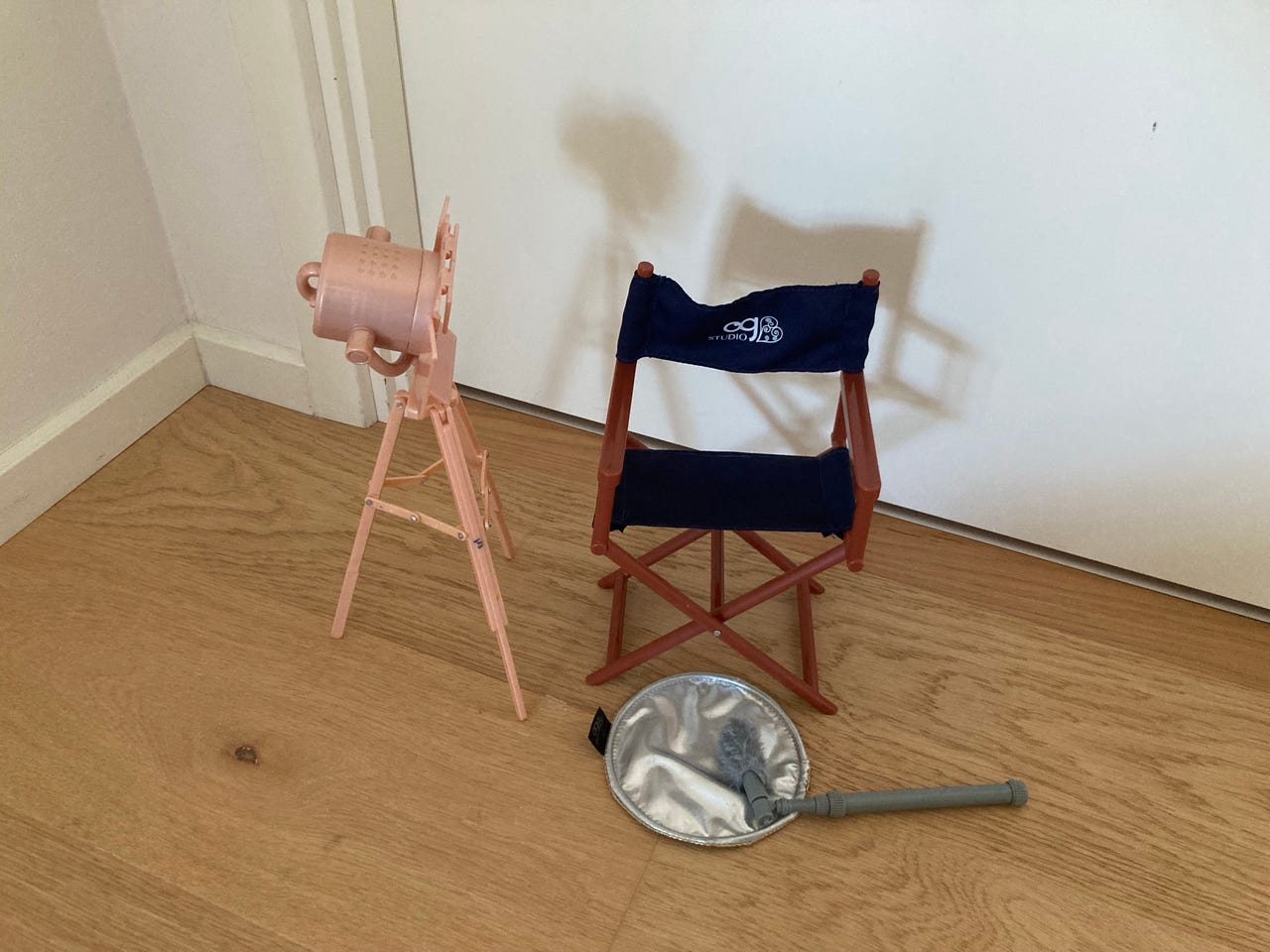 Our Generation legetøjssæt med stol og tilbehør film/ fotografering | DBA