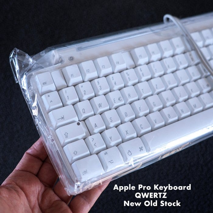 Apple Factory-fresh WHITE Apple Pro Keyboard (USB) – New Old Stock ...