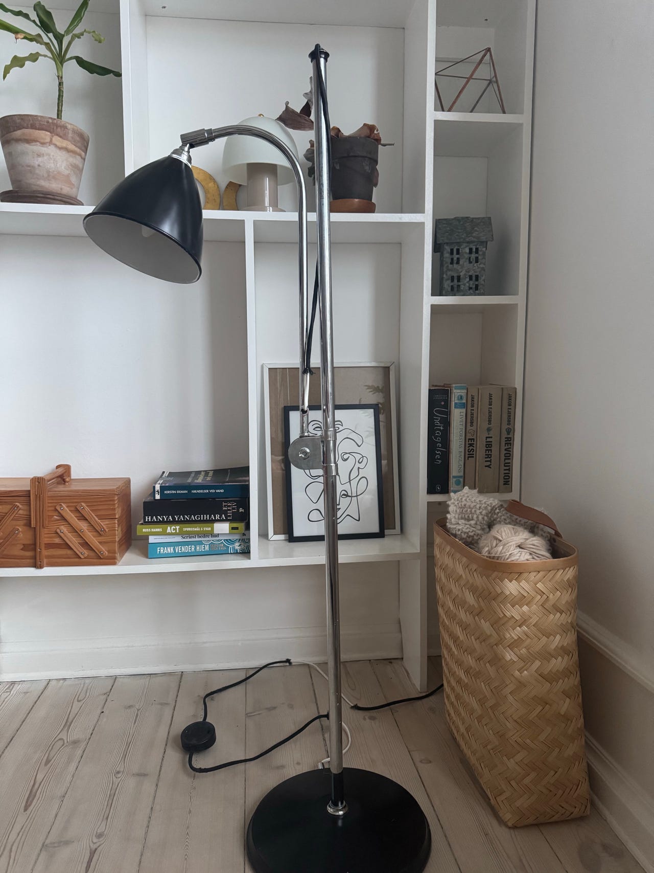 Gubi Robert Dudley Best Gulvlampe sort metal | DBA