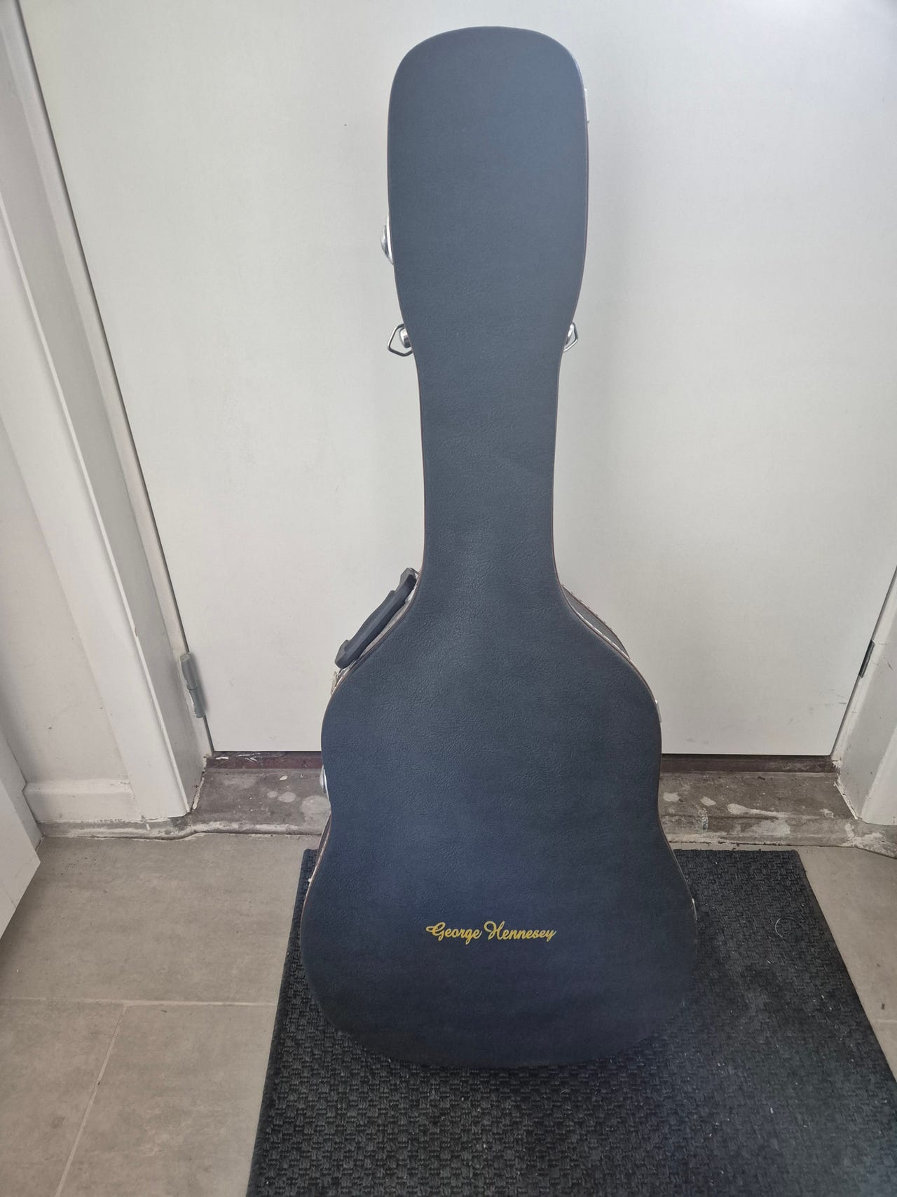 George Hennesey guitarkasse | DBA