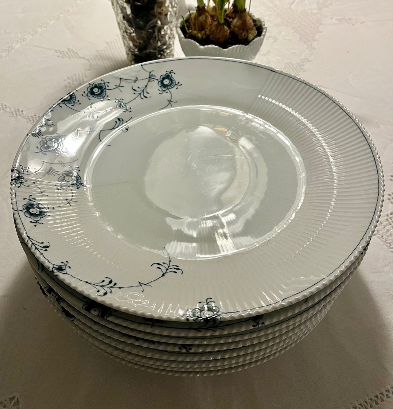 Royal Copenhagen Tallerkerner - Elements med blå blomst | DBA