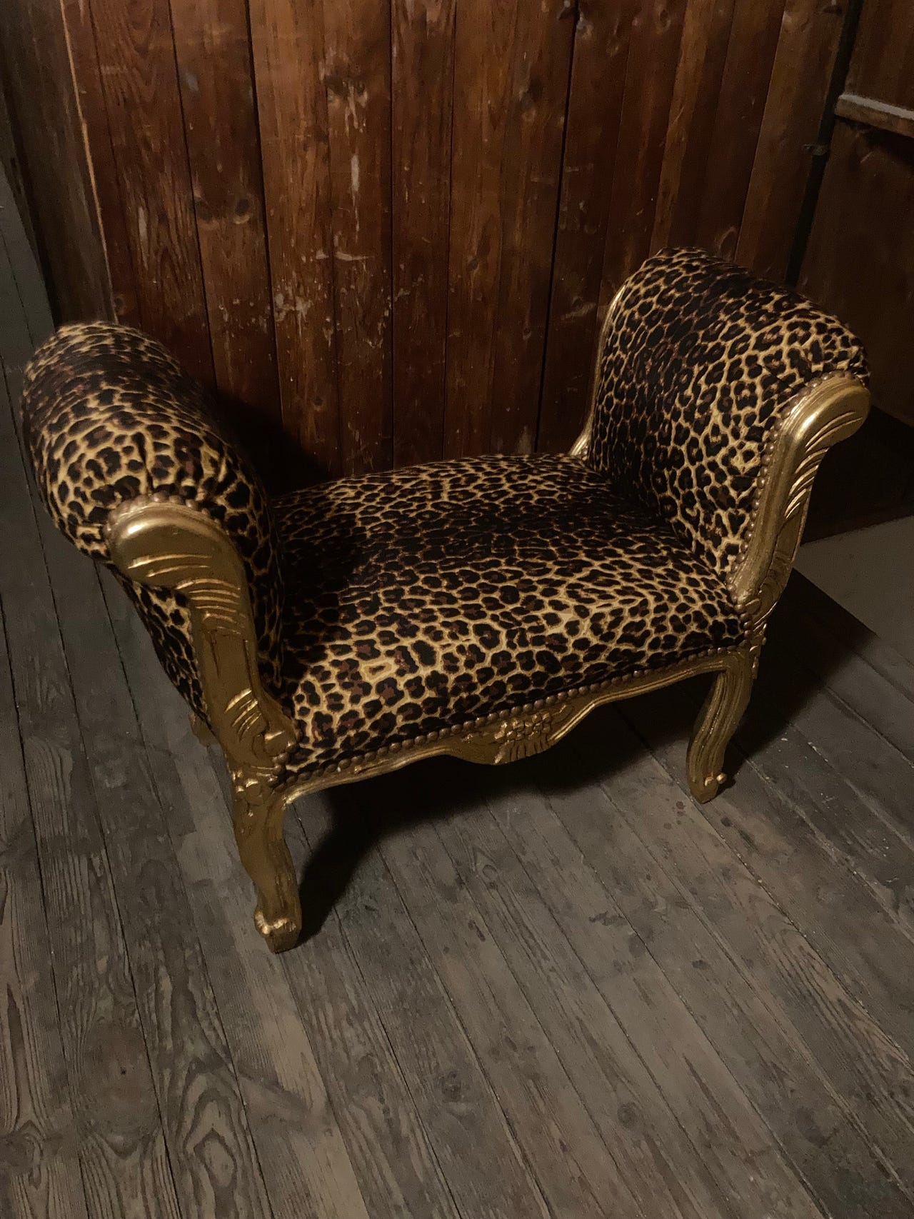 Stol eller puff med Leopard betræk | DBA