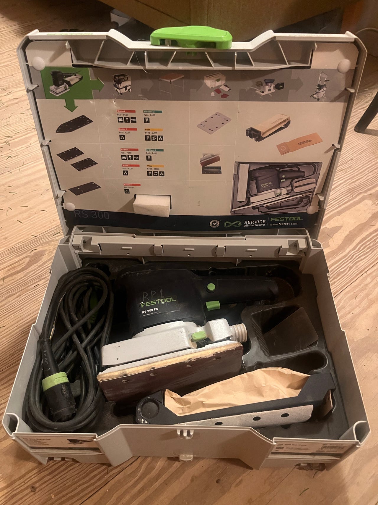 Festool RS 300 EQ med mange slibepapirer | DBA