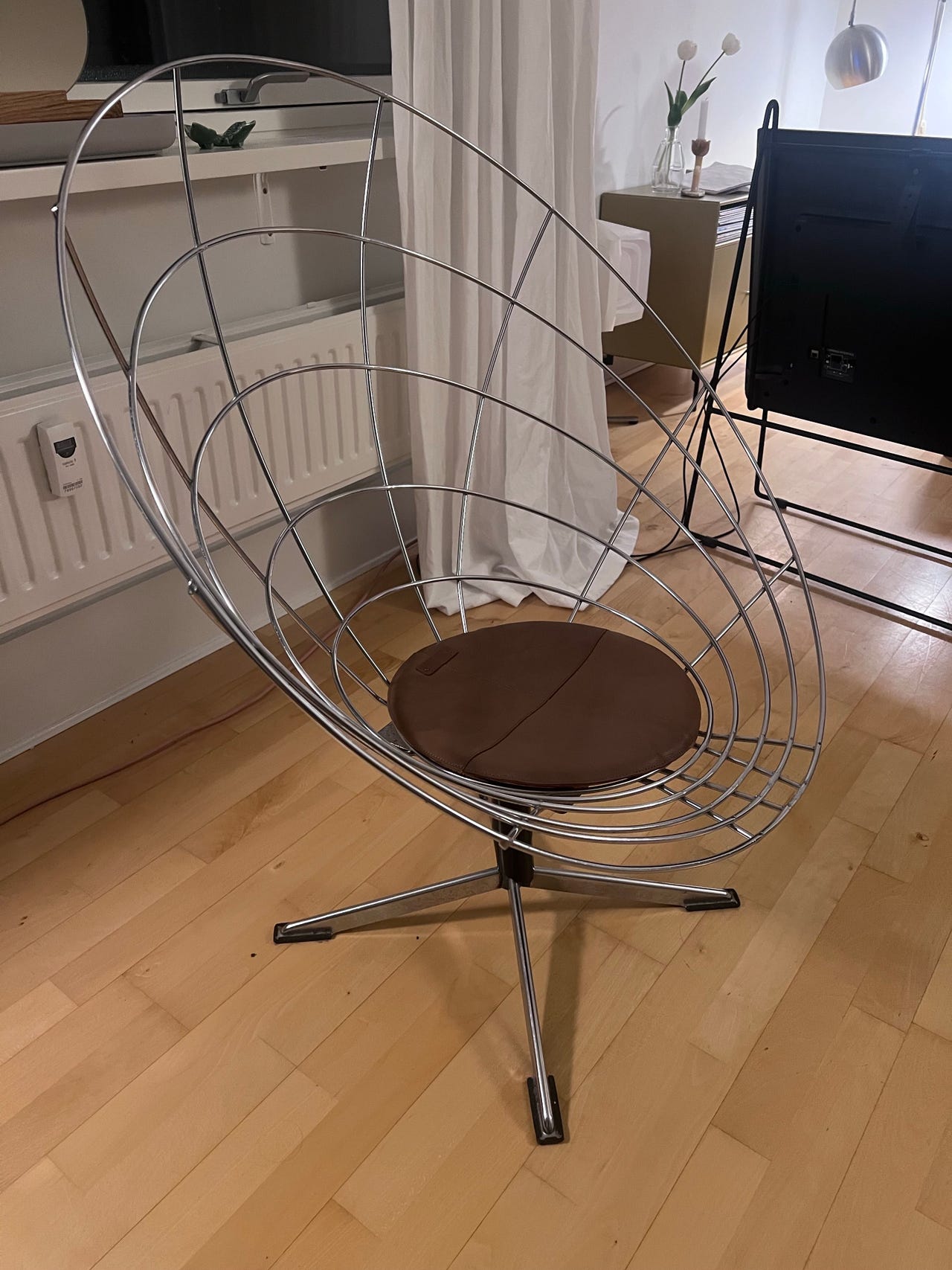 Lounge stol i wire-design / space age – drejefod | DBA