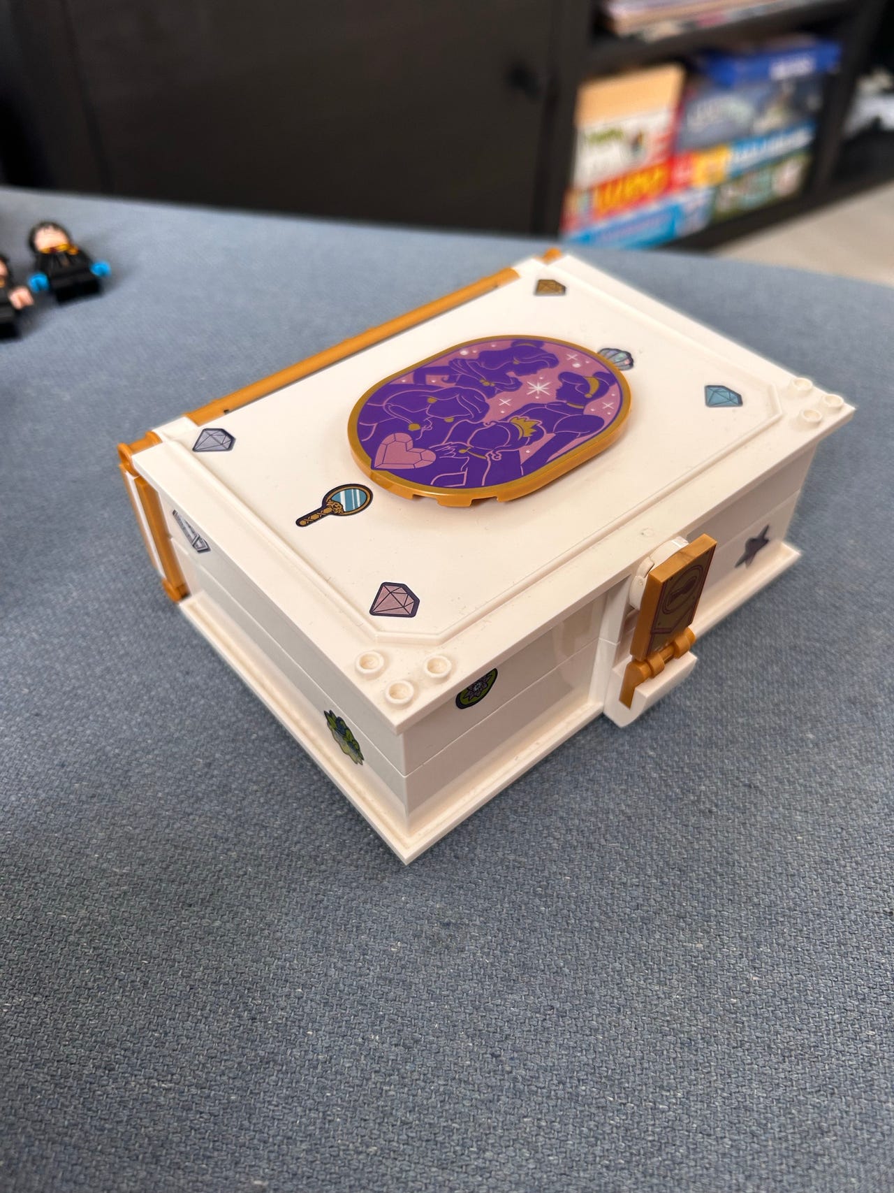 Lego bog med disneyprinsesser | DBA