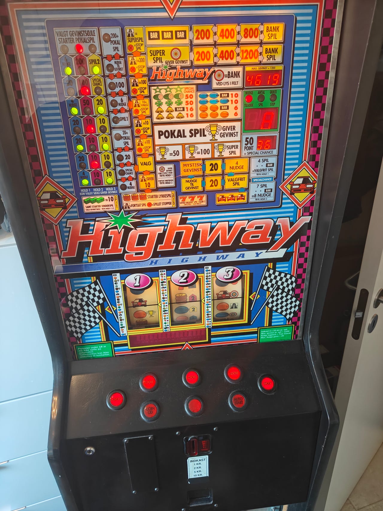 highway-spilleautomat-med-knapper-og-m-ntindkast-dba