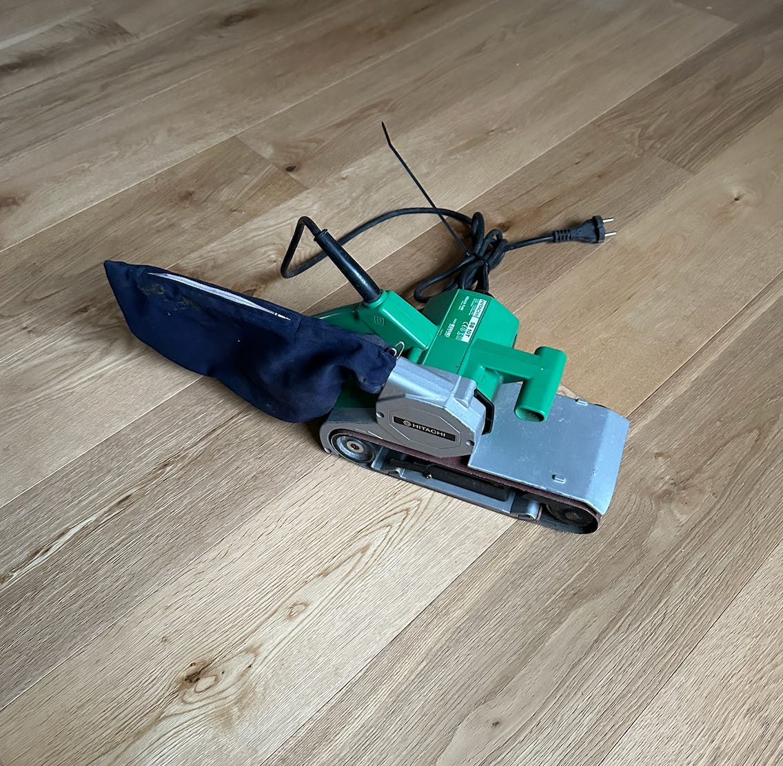 Hitachi båndsliber SB 10T – 950W | DBA