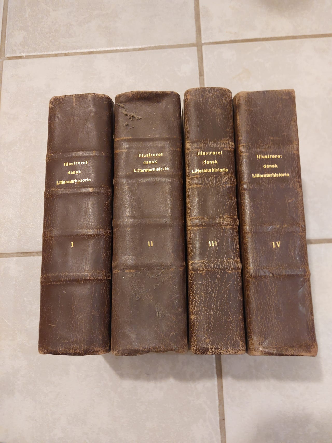 Illustreret dansk litteratur historie 1-4 | DBA