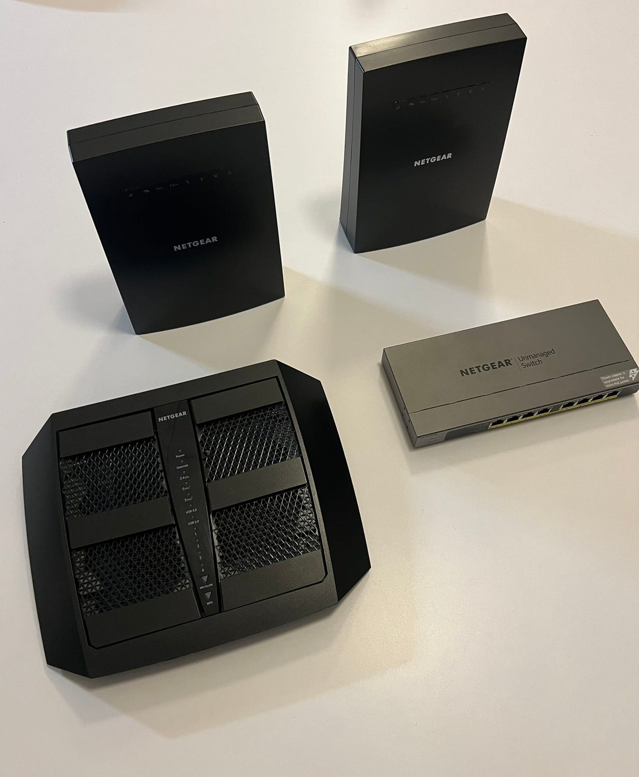 Komplet Netgear Nighthawk WiFi-setup – router, mesh & PoE-switch | DBA