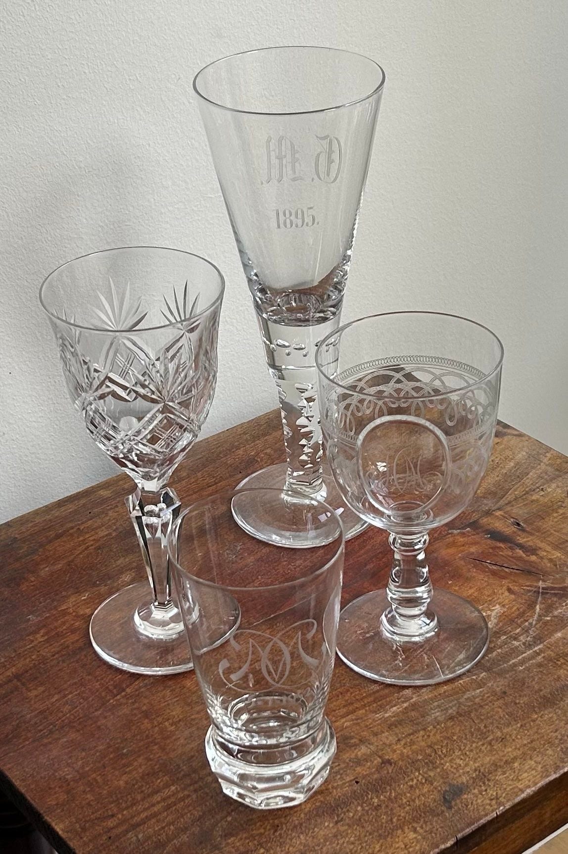 Samling af vintage glas og pokaler med indgraveringer | DBA