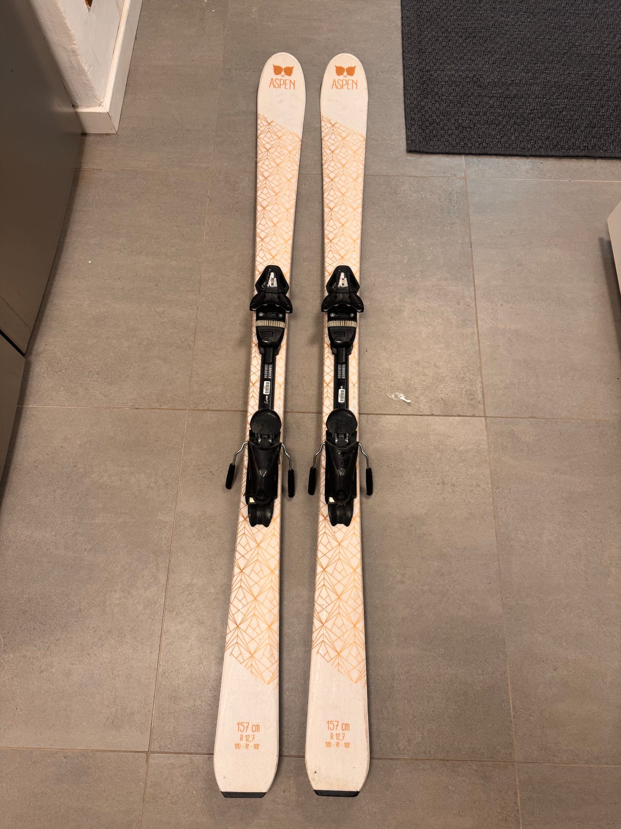 Aspen 157 cm ski | DBA