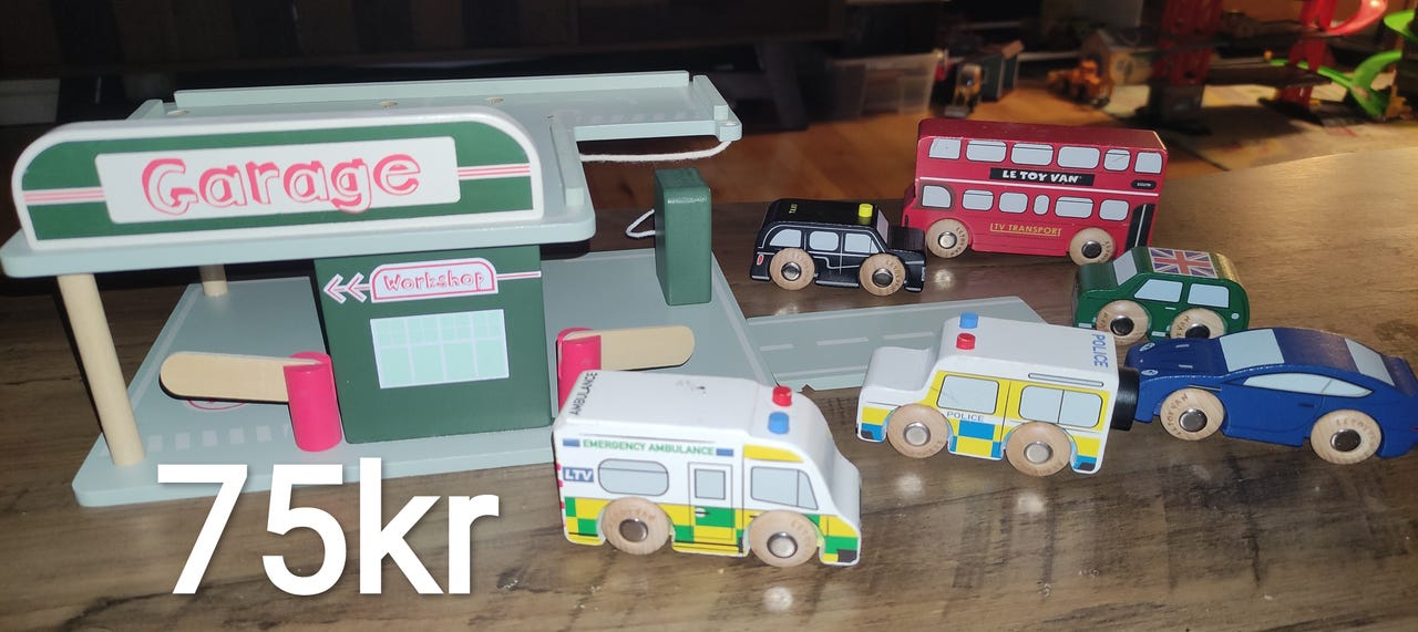 Bil garage med biler i træ | DBA
