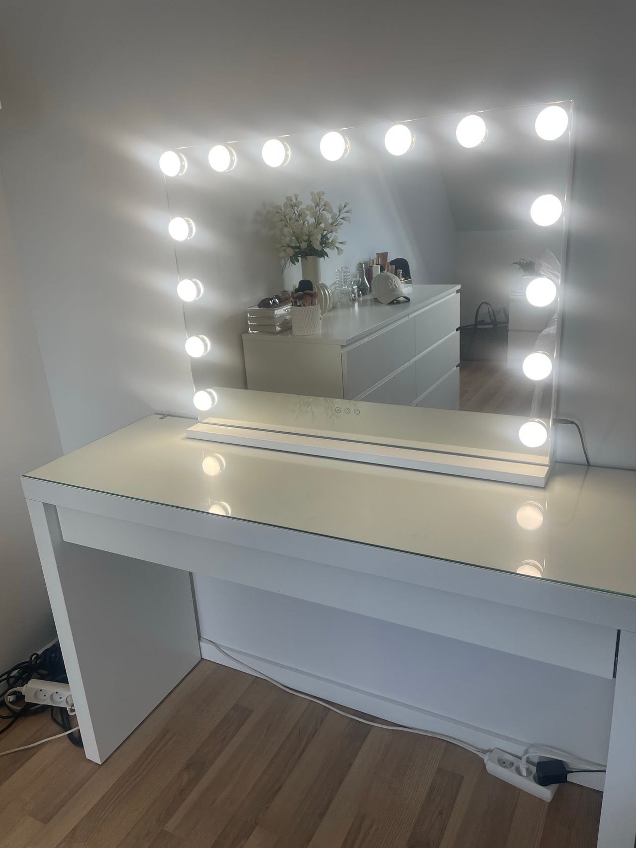 Ikea makeup bord med spejl. | DBA