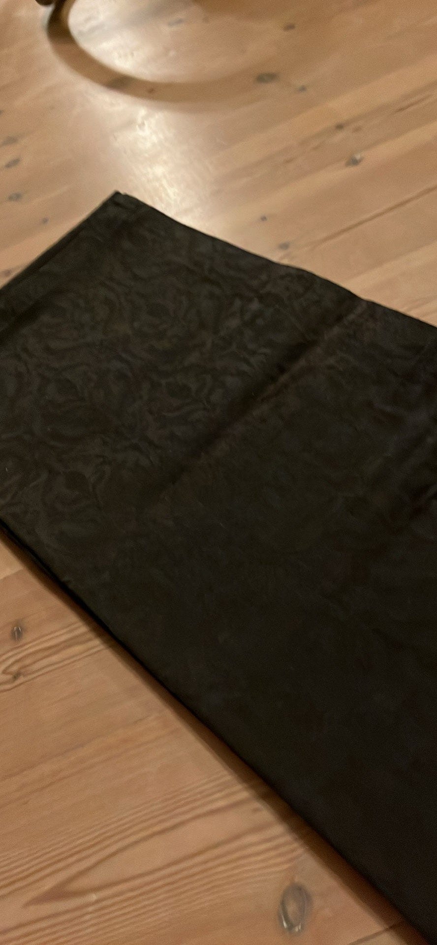 Sort dug med sort mønster 274 x 134 cm | DBA