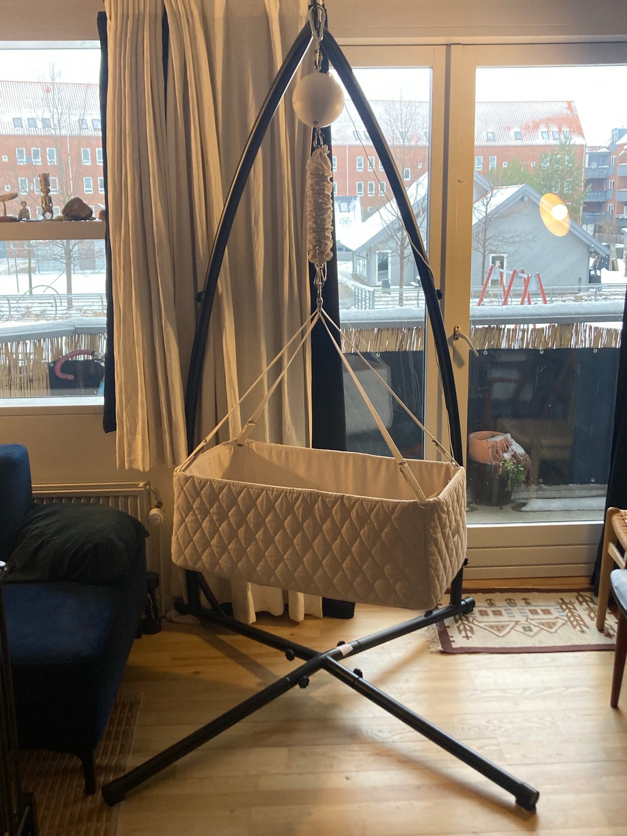 Moonboon vugge med flad bund, stativ og motor | DBA