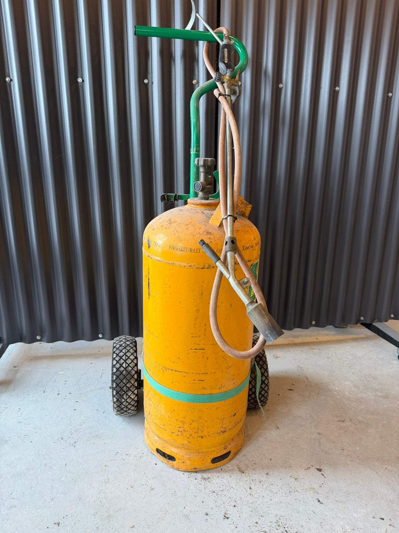 Ukrudtsbrænder med 17 kg gasflaske og kørevogn | DBA