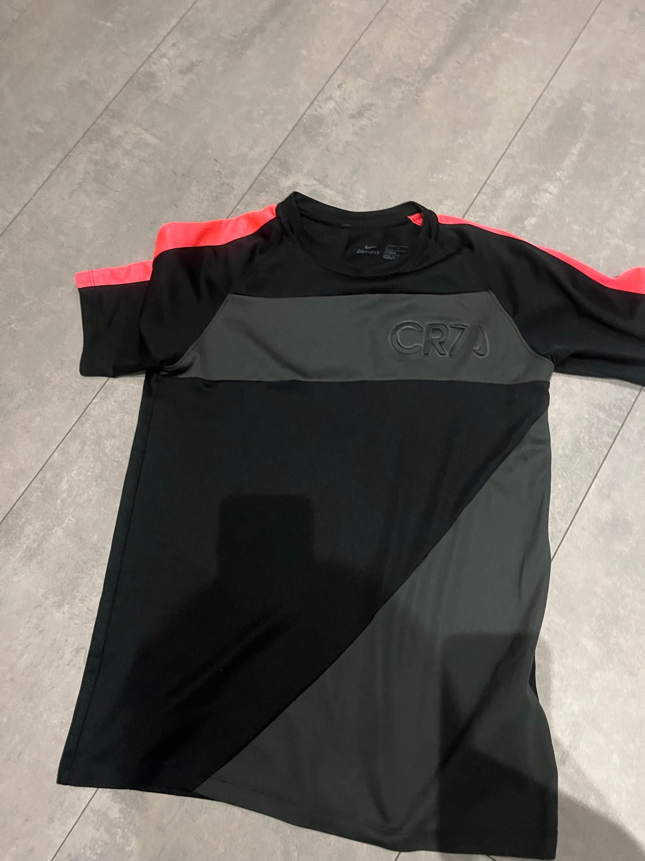 Nike CR7 Dri-Fit trænings T-shirt L sort/grå med røde detaljer | DBA