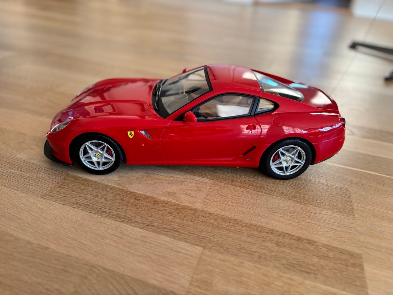 Fjernstyret Ferrari | DBA