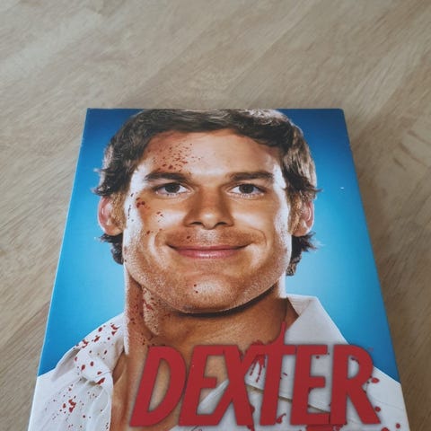 Dexter S01-S04 DVD med Michael C. Hall (DVD) | DBA