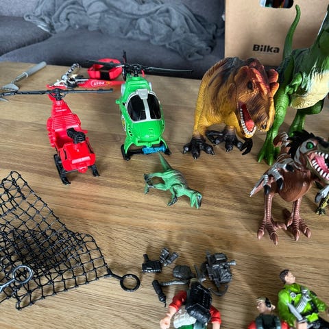 Dinosaurer hoved med en masse små soldater | DBA