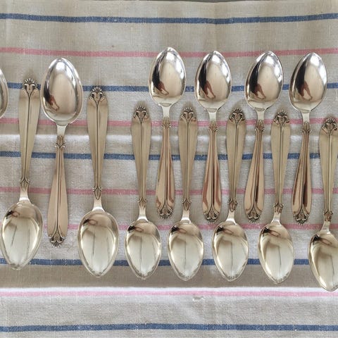 2 Sølvplet Servietringe & 2 Gamle Stofservietter. | DBA