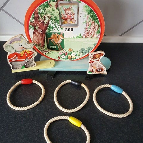Sorteper gammelt retro spil med bamse motiver | DBA