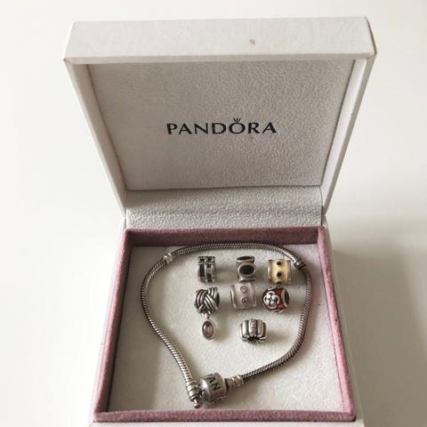 Pandora med charms | DBA