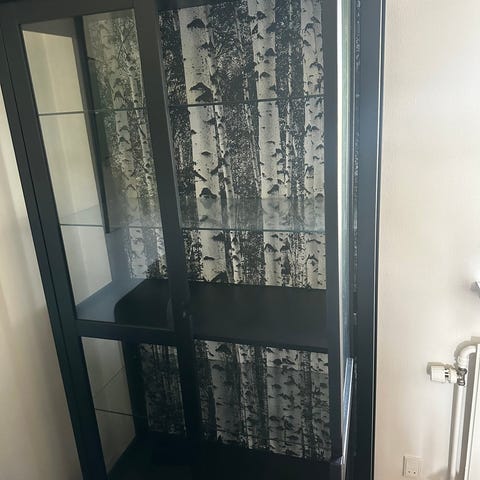 Vitrine/reol i sort/mahogni. Fin stand. | DBA