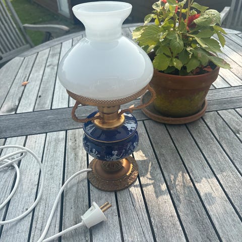 Messing bord lampe 3 KG. ca. 40 cm høj. 125 kr. | DBA