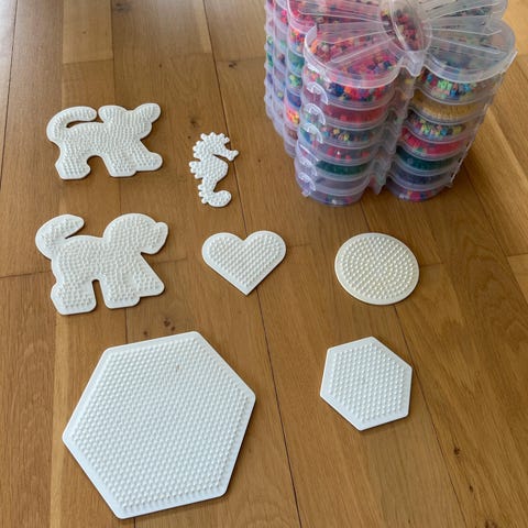 Hama perler inkl. plader, bøger og opbevaring | DBA