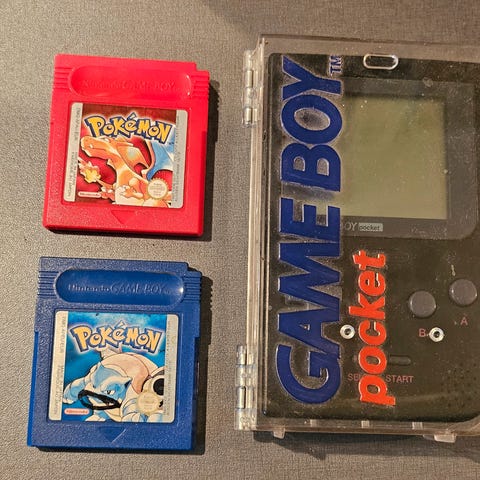 Nintendo - Gameboy Pocket - Japanese version + Pokémon Blue & Yellow ...