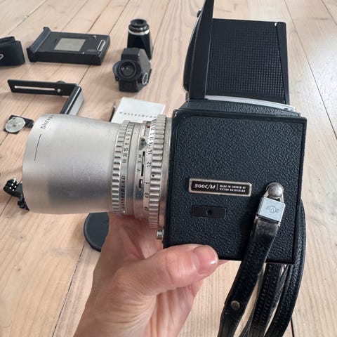 Hasselblad 500C/M + Distagon 4/50mm Carl Zeiss + Hood, Filters, Strap ...