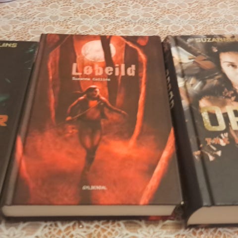 Hunger Games trilogien, skrevet af Suzanne Collins | DBA