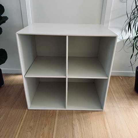 Lille fin hvid Montana reol | DBA