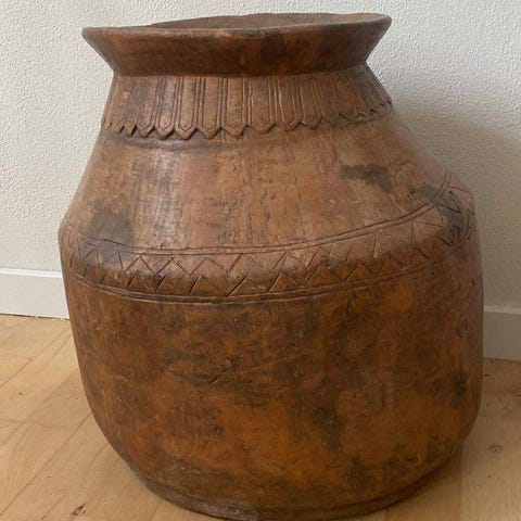 Afrikansk Lerkrukke med flet mønster i siv h20cm | DBA